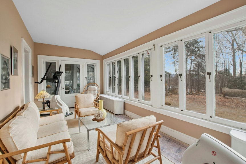 5 Bdrm Victorian, Built In 1881-with 21 Rooms, On A Hill On 4 Very Private Acres - Beacon