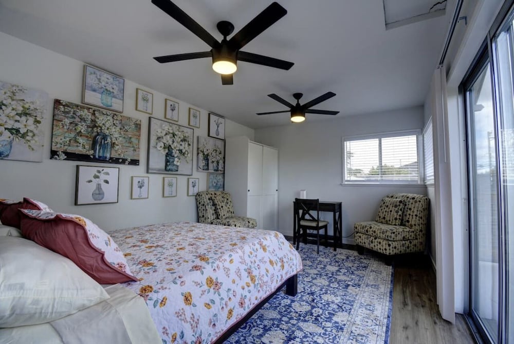 Bright & Airy 4 Bedroom Villa In North Tacoma - Fife, WA
