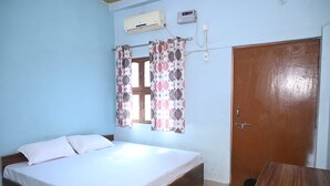 Quarto casal luxo, vista para a cidade | Escrivaninha, quartos à prova de som, Wi-Fi de cortesia, roupa de cama