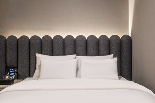 Quarto premier | Escrivaninha, espaço de trabalho para notebook, cortinas blackout