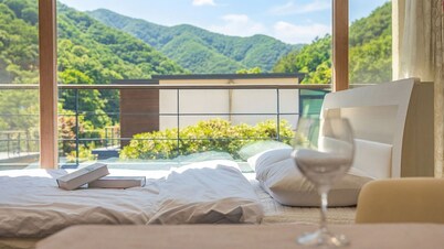 Hongcheon Noilgangmaeul Pet Pension