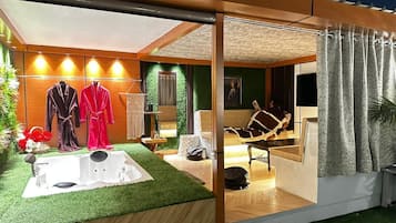 Banheira de hidromassagem interior