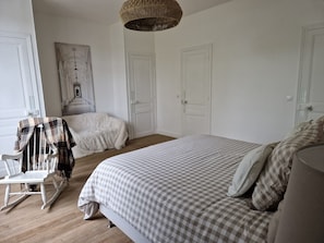 Quarto Familiar | Camas desdobráveis/extra grátis, Wi-fi grátis, roupa de cama fornecida 