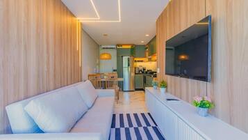 Apartamento (Sea) | Sala de estar | Smart TV de 50 polegadas com canais digitais
