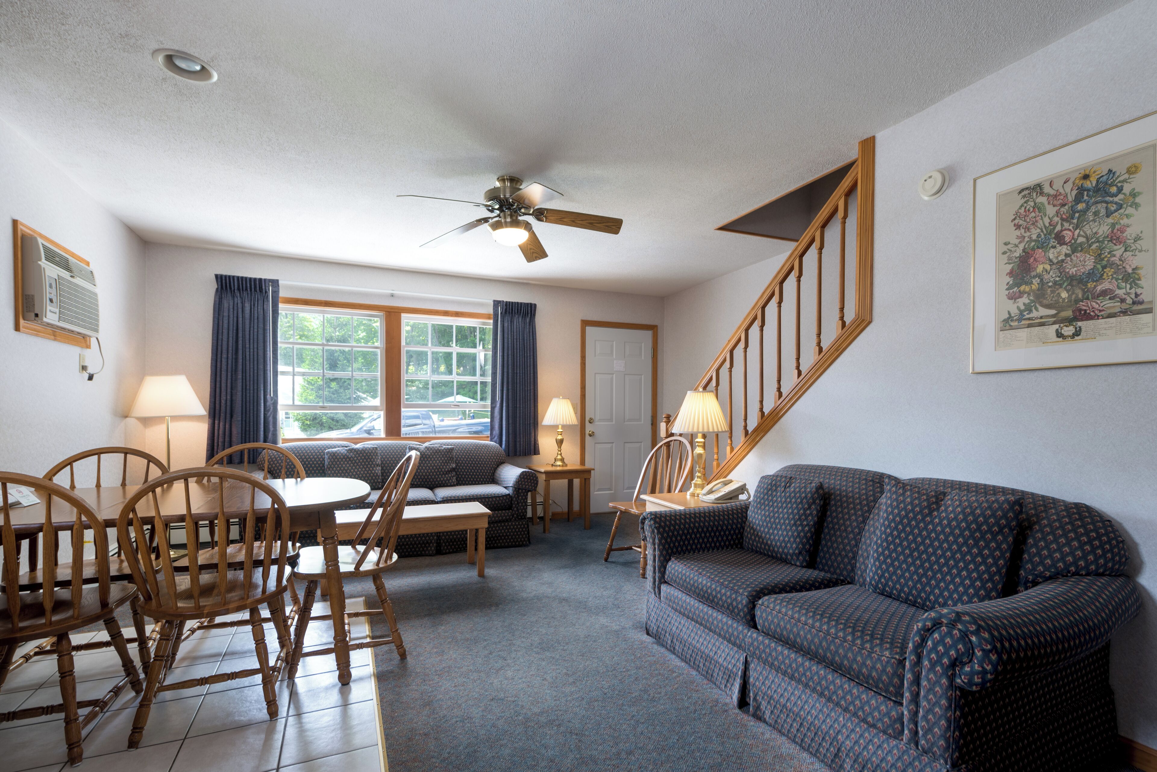 Immaculate Rental Houses In Lake George. Full Hotel Amenities. Heated Pool - Adirondack Mountains
