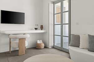 Deluxe Double Room with Jet Tub | Cofres nos quartos, quartos à prova de som, Wi-Fi de cortesia