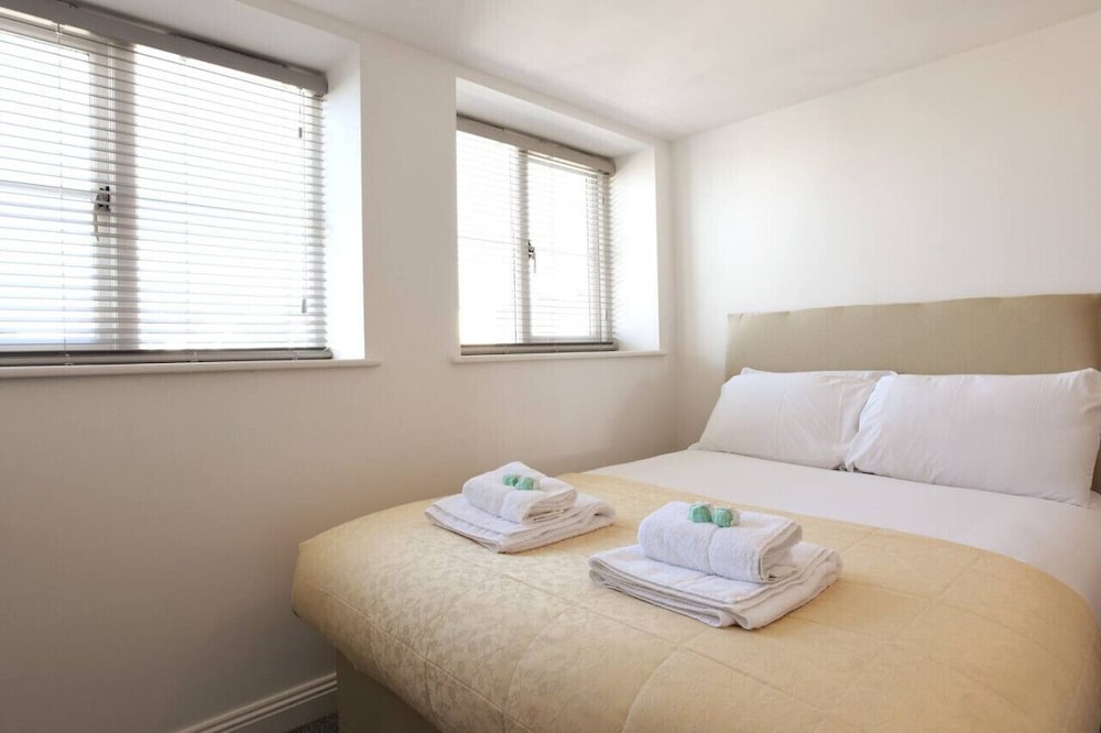 Private roof terrace * Parking * 2bed Seafront apt - Portsmouth | Vrbo