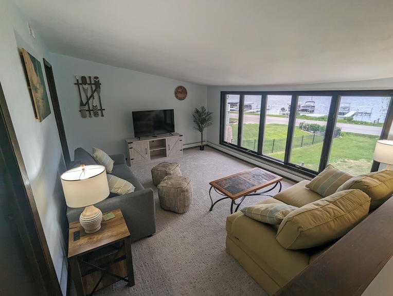 Charming 4-bedroom Lake House On Lake Ripley In Cambridge - Deerfield, WI