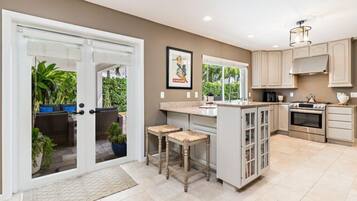 Casa, várias camas (Southern Breeze) | Cozinha privada