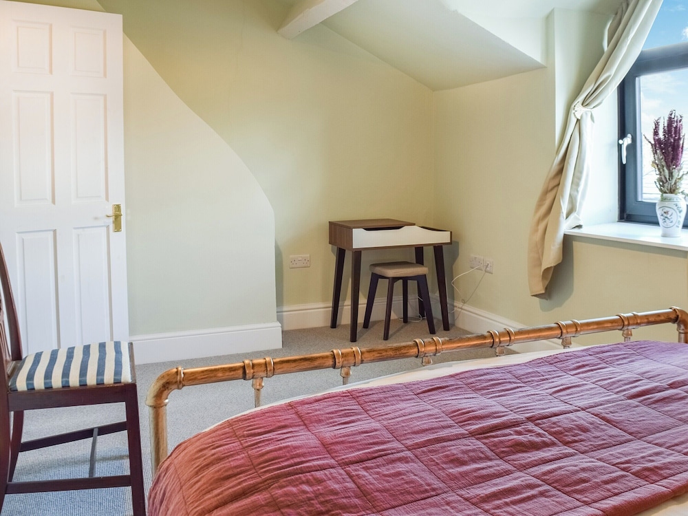 3 Bedroom Accommodation In Bolton - Bolton