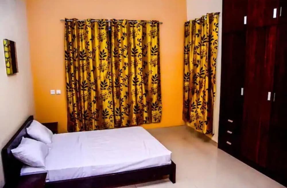 6 Bedroom Regal Palm Villa - Akra