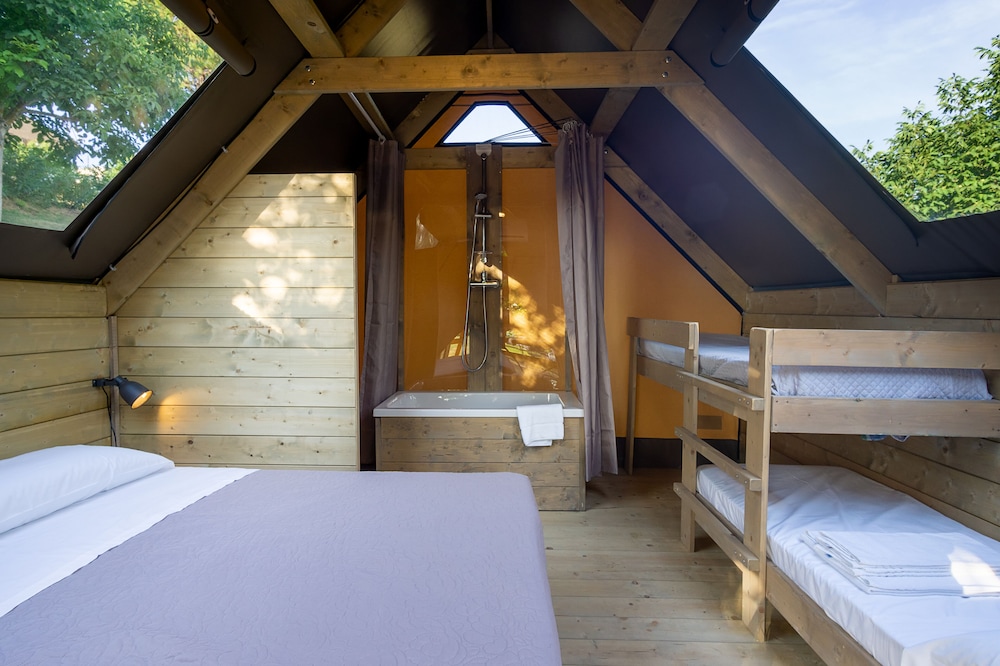 Maple Tree Tent With Pool - Fermo