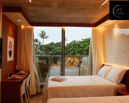 Quarto quádruplo luxo | Camas com colchões pillow-top, escrivaninha