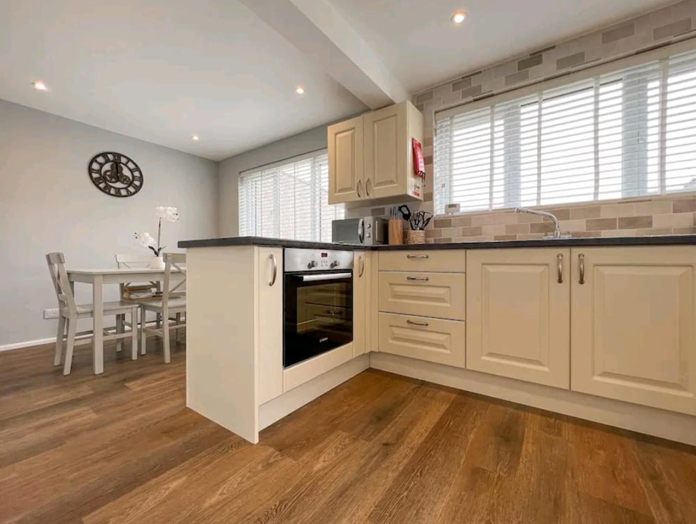 Immaculate 2-bed House In Kendal - Kendal