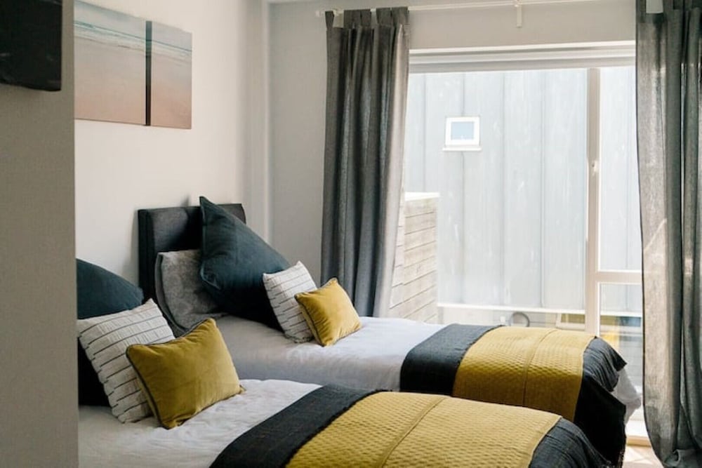 Spectacular Sea View Penthouse Apartment + Parking - Great Western Beach