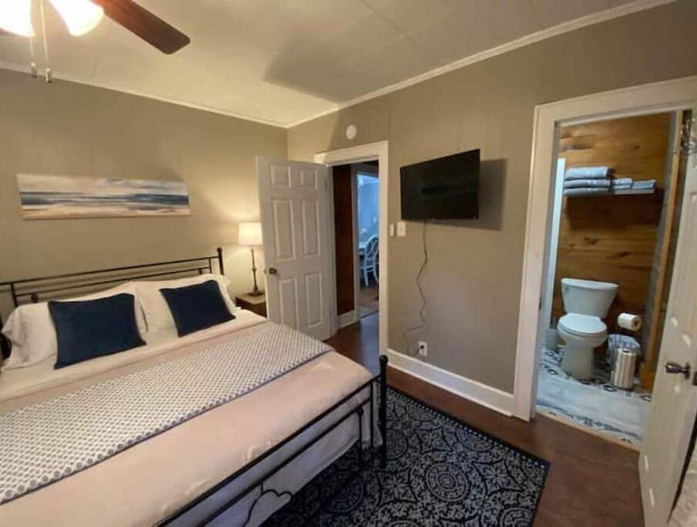 Acorn Acres- Sleeps 8, 2 Baths - Lewisburg, TN