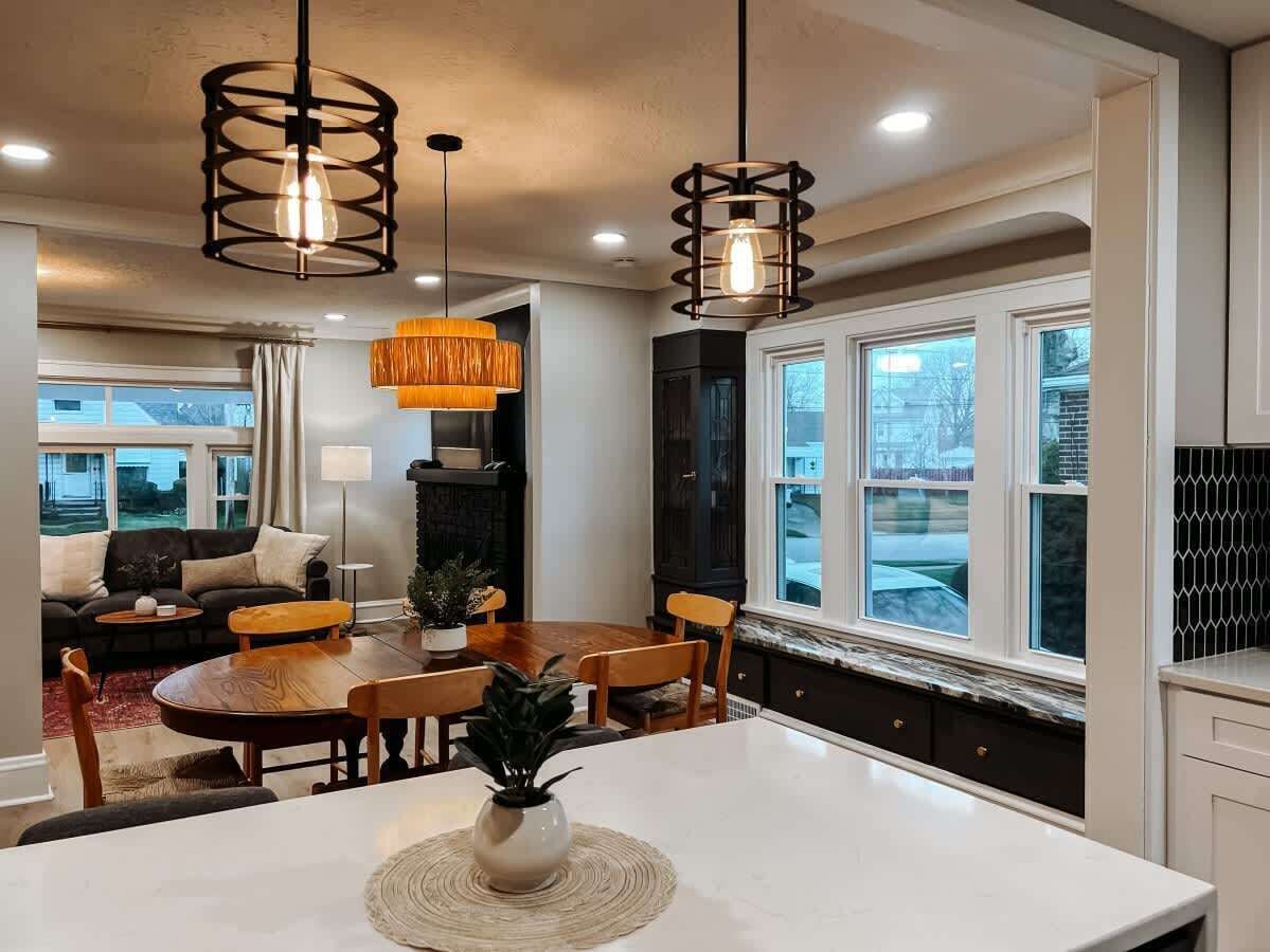 Large 4 Bedroom Recently Renovated With Hot Tub - Cleveland, OH