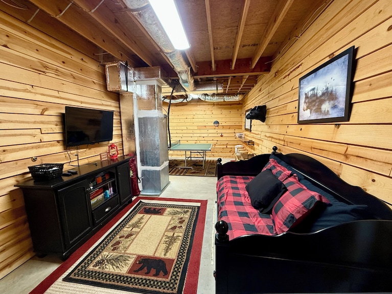 North Georgia Mountain Getaway: 3 Br/3 Ba, Fire Pit & Game Room - Blairsville, GA