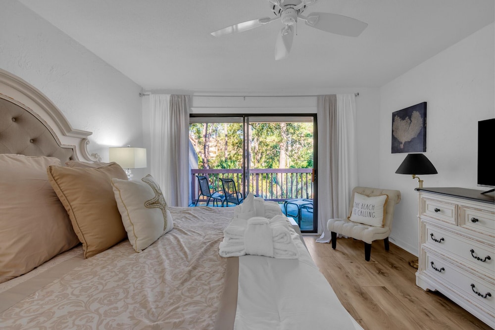 1424 South Beach Villa @ Sea Pines | Steps From Salty Dog & Marina | Pool,tennis & Golf - Bluffton, SC