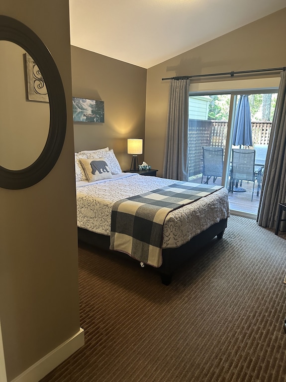 The Nestled Inn-cozy 2 Bedroom, 2 Bathroom Cottage With A/c. Lodge Themed. - Vancouver Island