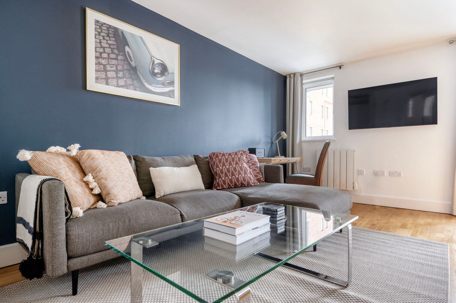 Deluxe Canary Wharf 1br W/ Parking, Nr Bars & Dining, By Blueground - Stratford