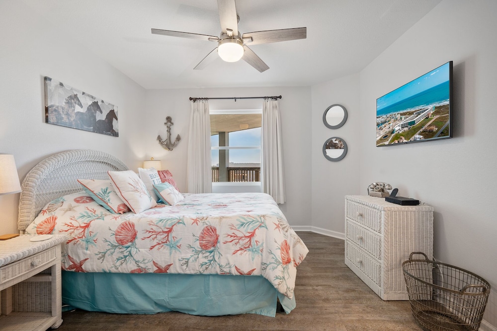 La Mirage Condo 215 Beachfront Resort Condominiums With Private Boardwalk - Corpus Christi, TX