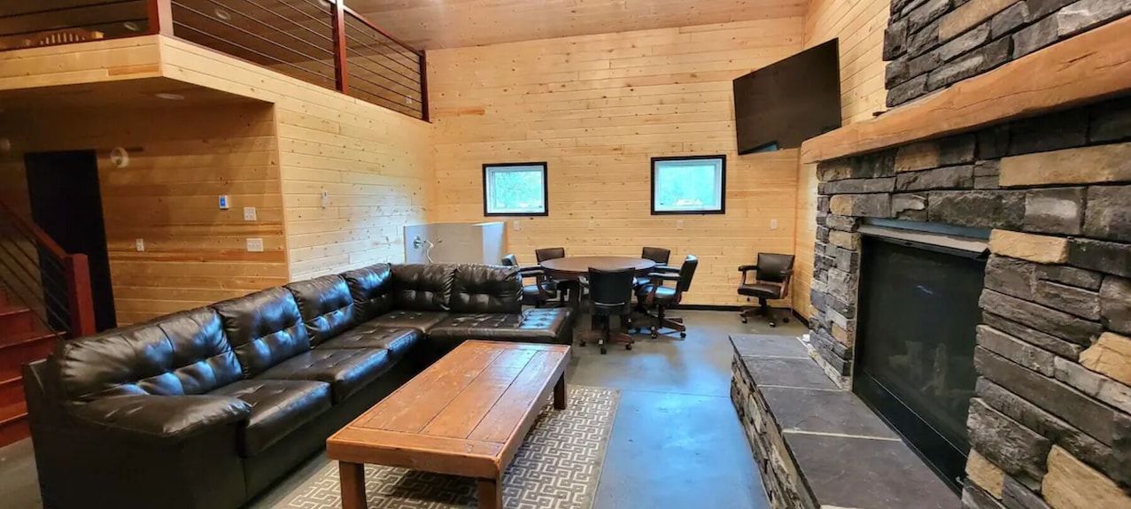 Legacy Lodge! Beautiful Cabin! - North Dakota