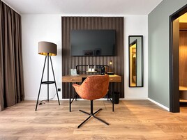 Com decoração personalizada, com mobília individualizada 