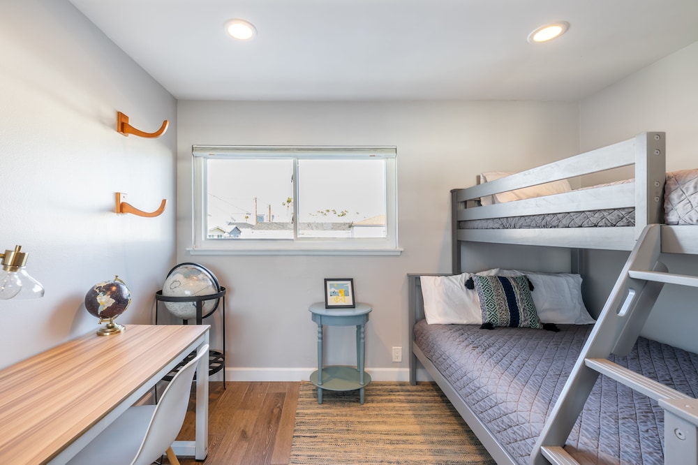 Ocean Breeze Ii By Avantstay | Steps To The Beach! - Newport Beach, CA