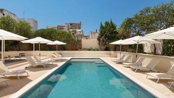 Piscina exterior sazonal