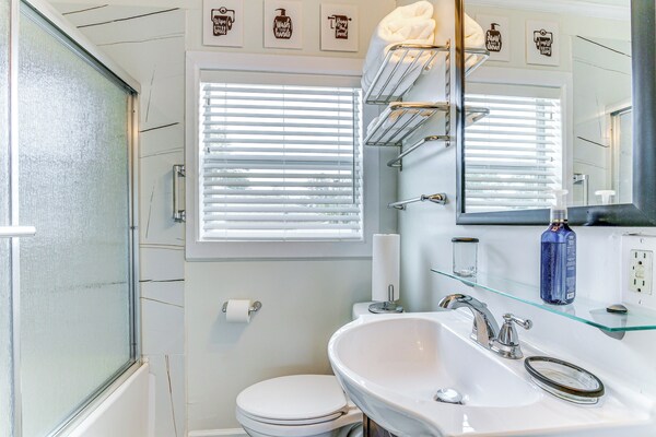 Pensacola Home W/ Covered Patio: 1 Mi To Downtown! - Pensacola, FL