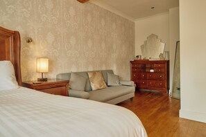 Quarto casal conforto | Wi-Fi de cortesia, roupa de cama