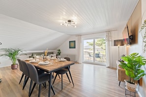 Apartamento Premium em Condomínio Fechado, cozinha | Sala de estar | TV de ecrã plano, Netflix, serviços de streaming 