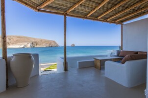 GERONTAS Suite Sea View with Outdoor Jacuzzi | Terraço/pátio interior
