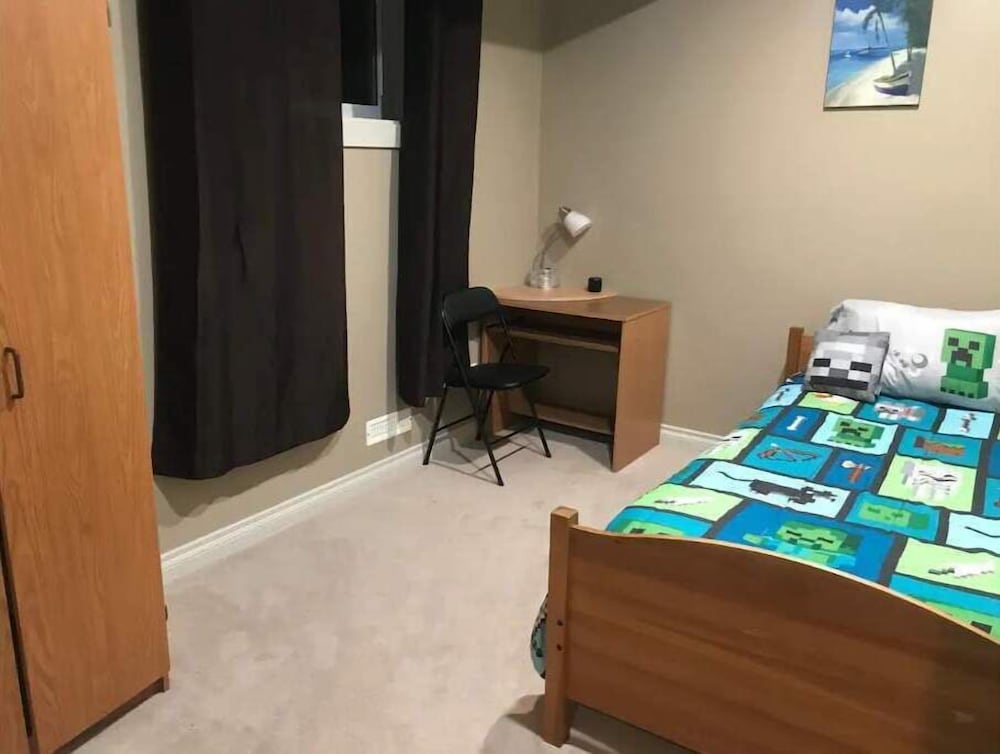 Welcoming Walkout Basement 2-bedroom Suite - Calgary