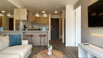 Apartamento (905A) | Sala de estar | Televisor de 40 polegadas com canais por cabo