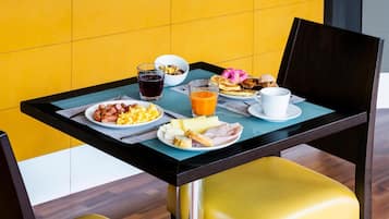 Pequeno-almoço tipo buffet diário (9.50 EUR por pessoa)