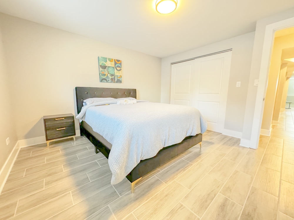 Welcome To Our Modern Chicago Living! Free Parking, In The Heart Of The City. - Chicago, IL