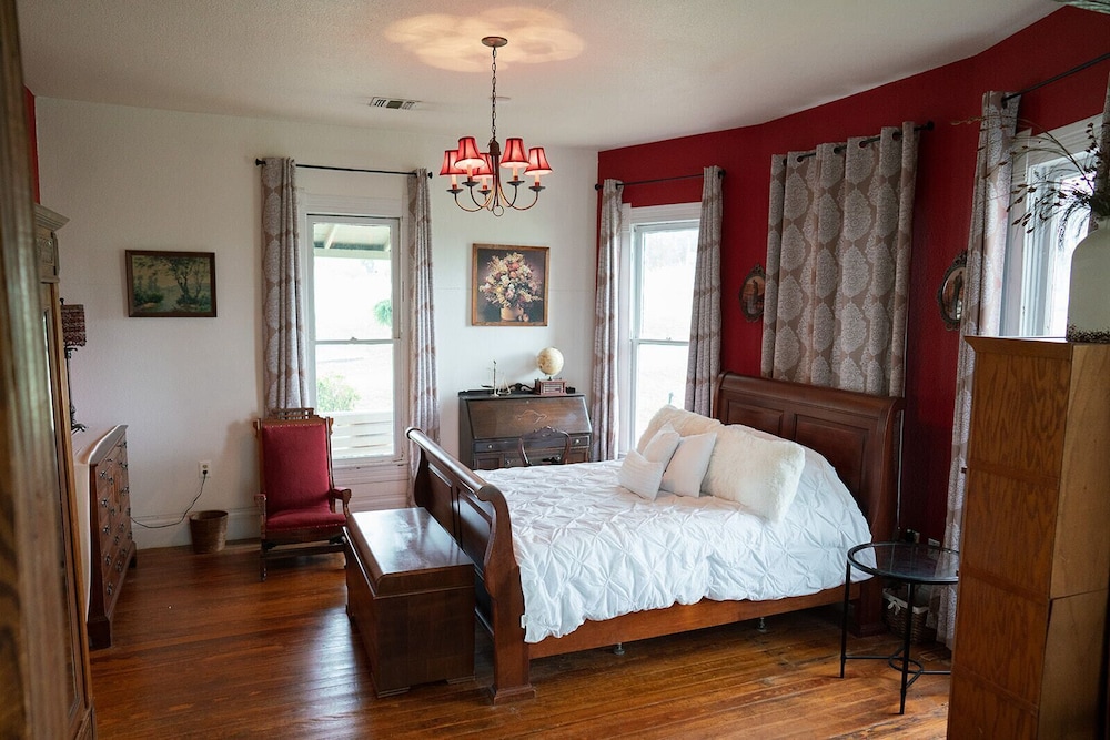 Charming 2-bedroom Farmhouse In Zorn - Seguin, TX
