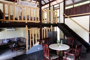 Vila design (Studio Villa) | Frigobar, ferros/tábuas de passar roupa, Wi-Fi de cortesia