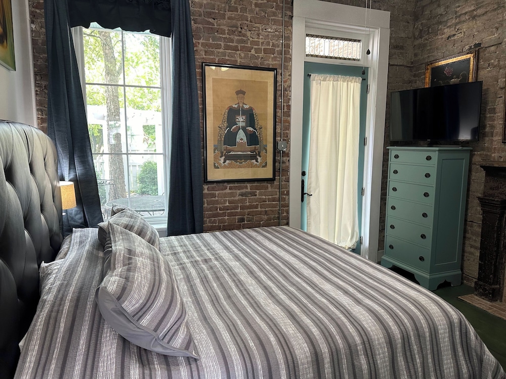 Downtown Mobile Near Dauphin, St Louis, Greer's, Saenger, Restaurants - Unit A - Mobile, AL