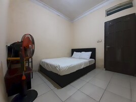 Quarto Duplo Básico | Roupa de cama fornecida 