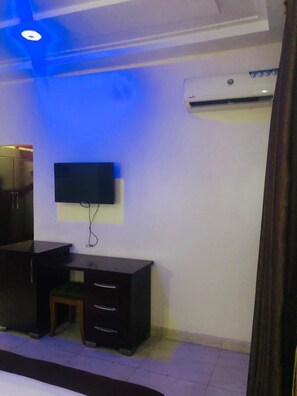 Quarto Deluxe | 1 quarto, secretária, secretária adequada para computadores portáteis