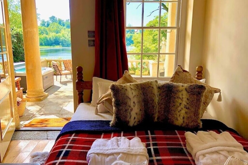 The Boathouse, Orchardleigh Estate - Wiltshire