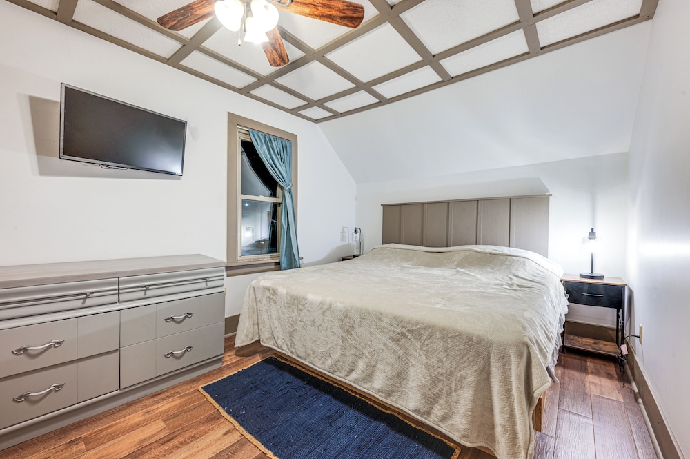 Clear Lake Vacation Rental: Walk To City Beach! - Clear Lake, IA