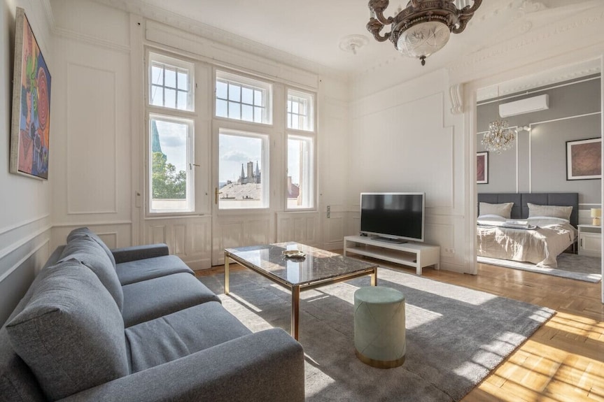 Classical Apartment With A Modern Touch! - ブダペスト