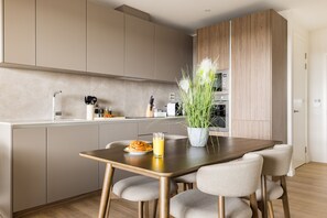 Apartamento, 1 quarto | Refeições no quarto