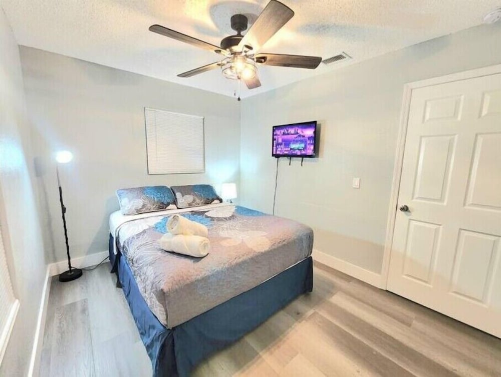 Centrally Home Near Downtown Orlando! - Orlando, FL