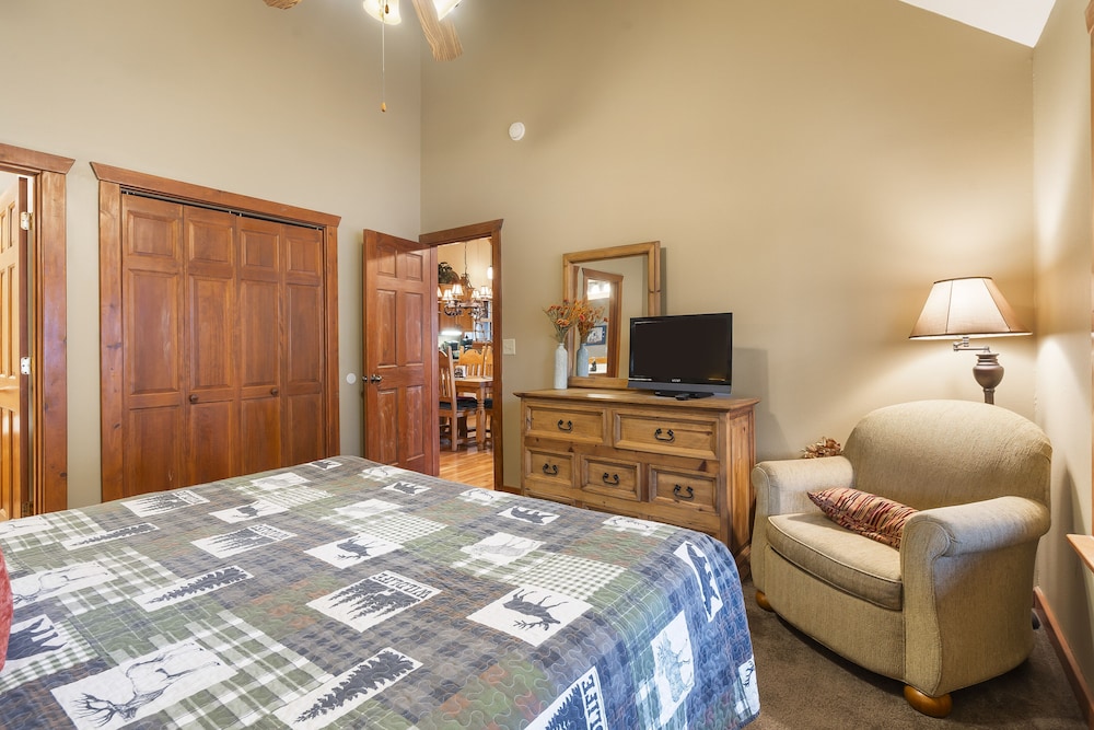 Creekside - 2 Bdr Resort Cabin In Epic Location! - Table Rock Lake