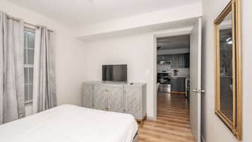 Condo, 2 camas Queen, cozinha, vista para o jardim (Arkstone Retreat 1) | 2 quartos, individualmente decorados, individualmente mobiliados